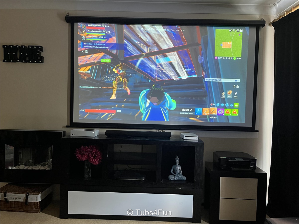 Indoor Cinema with Screen, Projector, Speaker and Fairy Lights - Hot ...