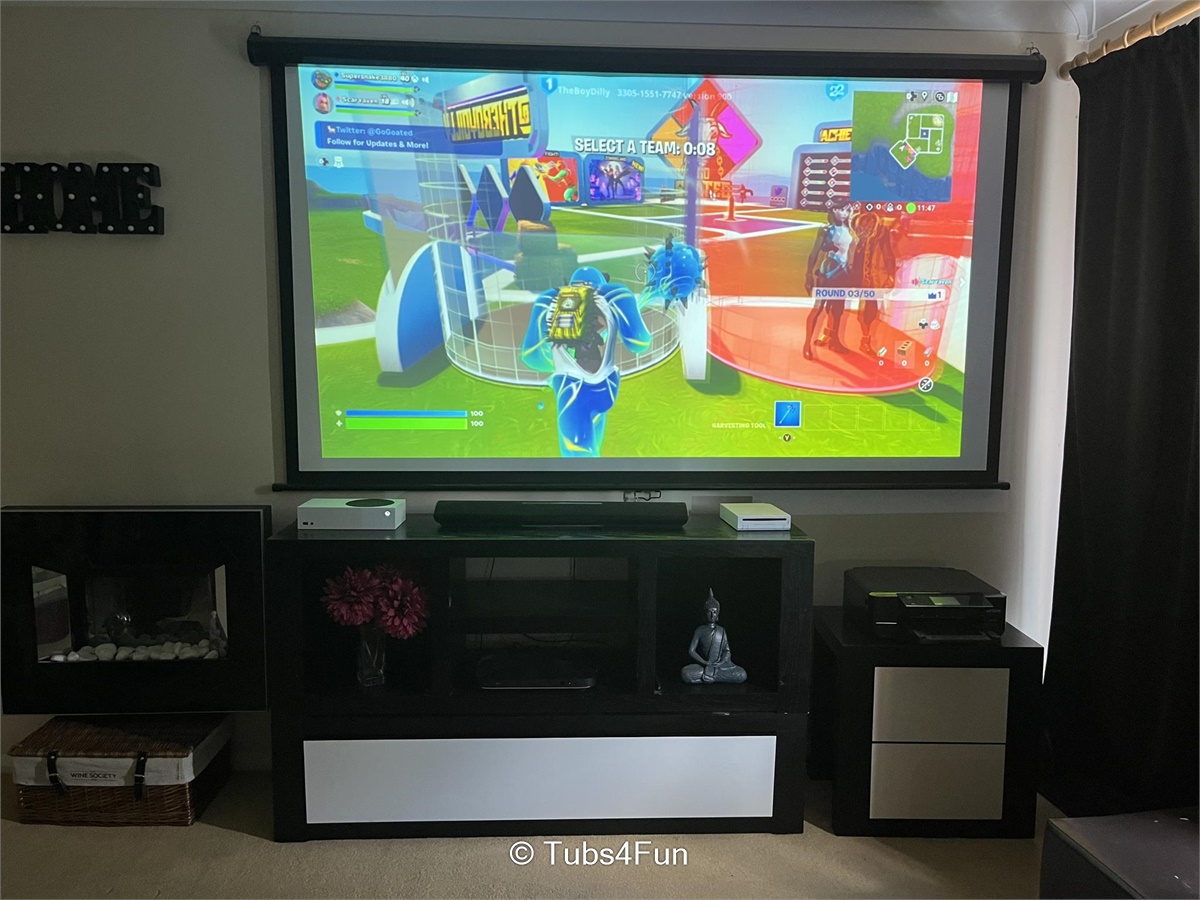 Indoor Cinema with Screen, Projector, Speaker and Fairy Lights - Hot ...