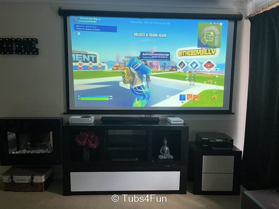 Indoor Cinema with Screen, Projector, Speaker and Fairy Lights - Hot ...